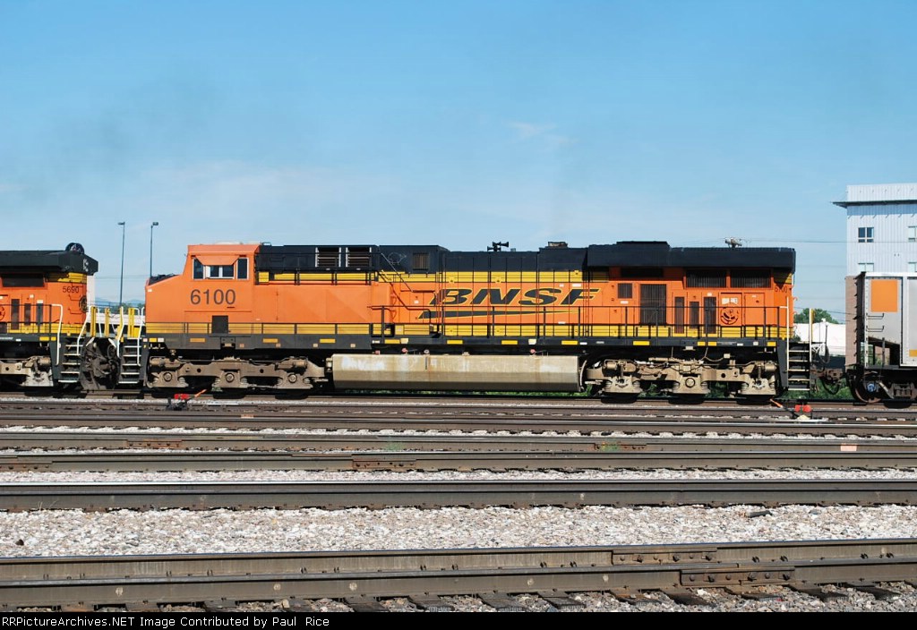 BNSF 6100